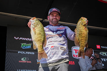 Carson grabs early lead at Detroit River - In-Fisherman